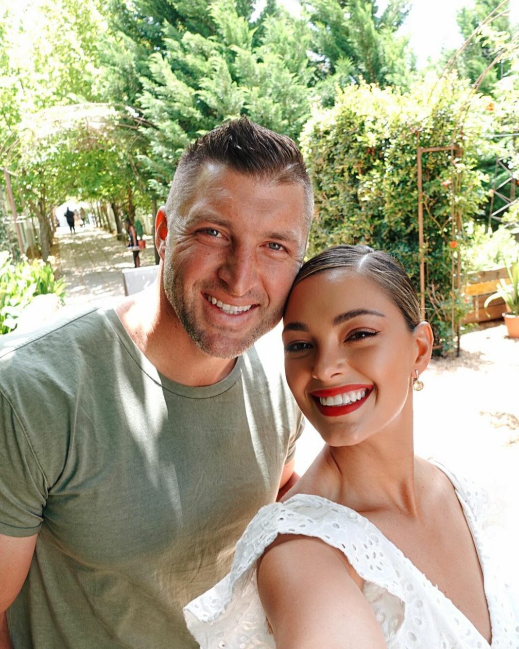 Meet NFL legend Tim Tebow's wife, A miss Universe & hot model - NFL ...